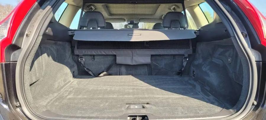 Black Volvo XC60 2012 in Riga, with an engine capacity of 2.40 L and mileage of 309 thousand km for 10900 €, photo 23 on AUTOMOTO.COM.LV