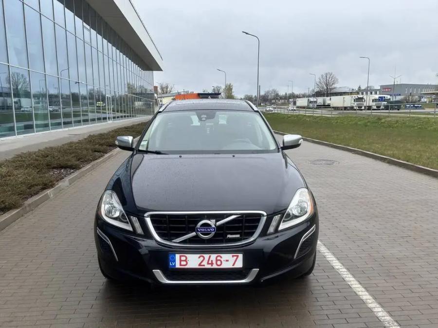 Black Volvo XC60 2012 in Rezekne, with an engine capacity of 2.00 L and mileage of 259 thousand km for 10000 €, photo 3 on AUTOMOTO.COM.LV