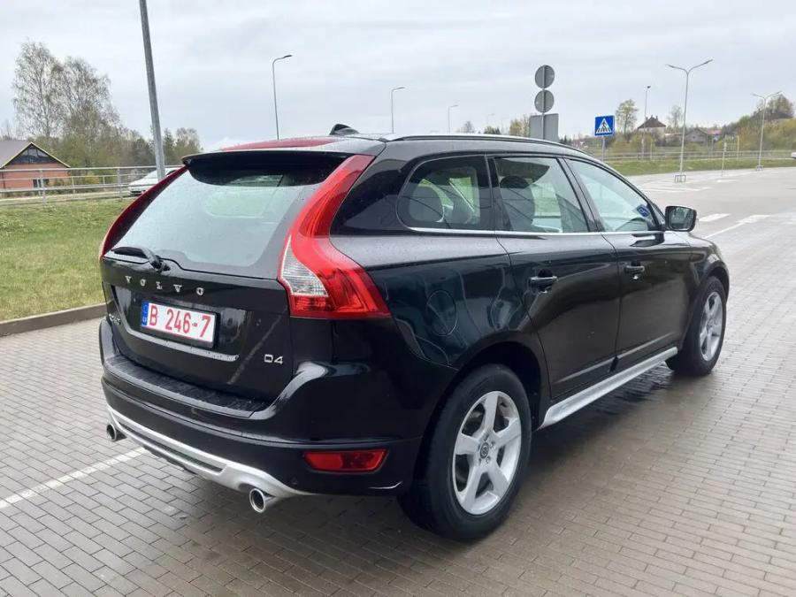 Black Volvo XC60 2012 in Rezekne, with an engine capacity of 2.00 L and mileage of 259 thousand km for 10000 €, photo 5 on AUTOMOTO.COM.LV