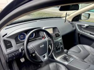 Black Volvo XC60 2012 in Rezekne, with an engine capacity of 2.00 L and mileage of 259 thousand km for 10000 €, photo 9 on AUTOMOTO.COM.LV