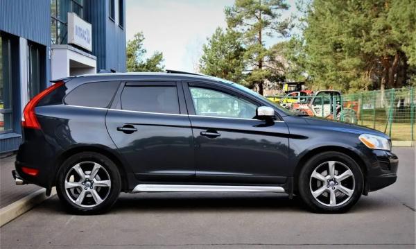 Black Volvo XC60 2012 in Riga, with an engine capacity of 2.40 L and mileage of 226 thousand km for 10490 €, photo 5 on AUTOMOTO.COM.LV