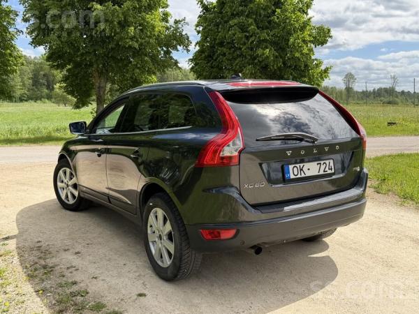 Melns Volvo XC60 2012 Aizkraukle, ar dzinēja tilpumu 2.00 L un nobraukumu 211 tūkst. km par 9970 €, foto 3 vietnē AUTOMOTO.COM.LV