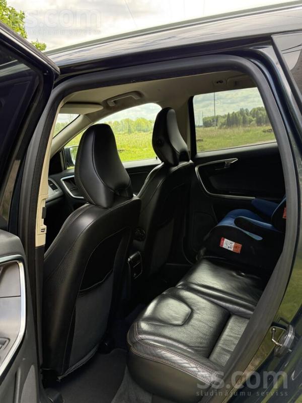 Melns Volvo XC60 2012 Aizkraukle, ar dzinēja tilpumu 2.00 L un nobraukumu 211 tūkst. km par 9970 €, foto 6 vietnē AUTOMOTO.COM.LV