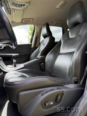 Melns Volvo XC60 2012 Aizkraukle, ar dzinēja tilpumu 2.00 L un nobraukumu 211 tūkst. km par 9970 €, foto 8 vietnē AUTOMOTO.COM.LV