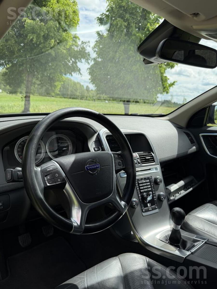 Melns Volvo XC60 2012 Aizkraukle, ar dzinēja tilpumu 2.00 L un nobraukumu 211 tūkst. km par 9970 €, foto 9 vietnē AUTOMOTO.COM.LV