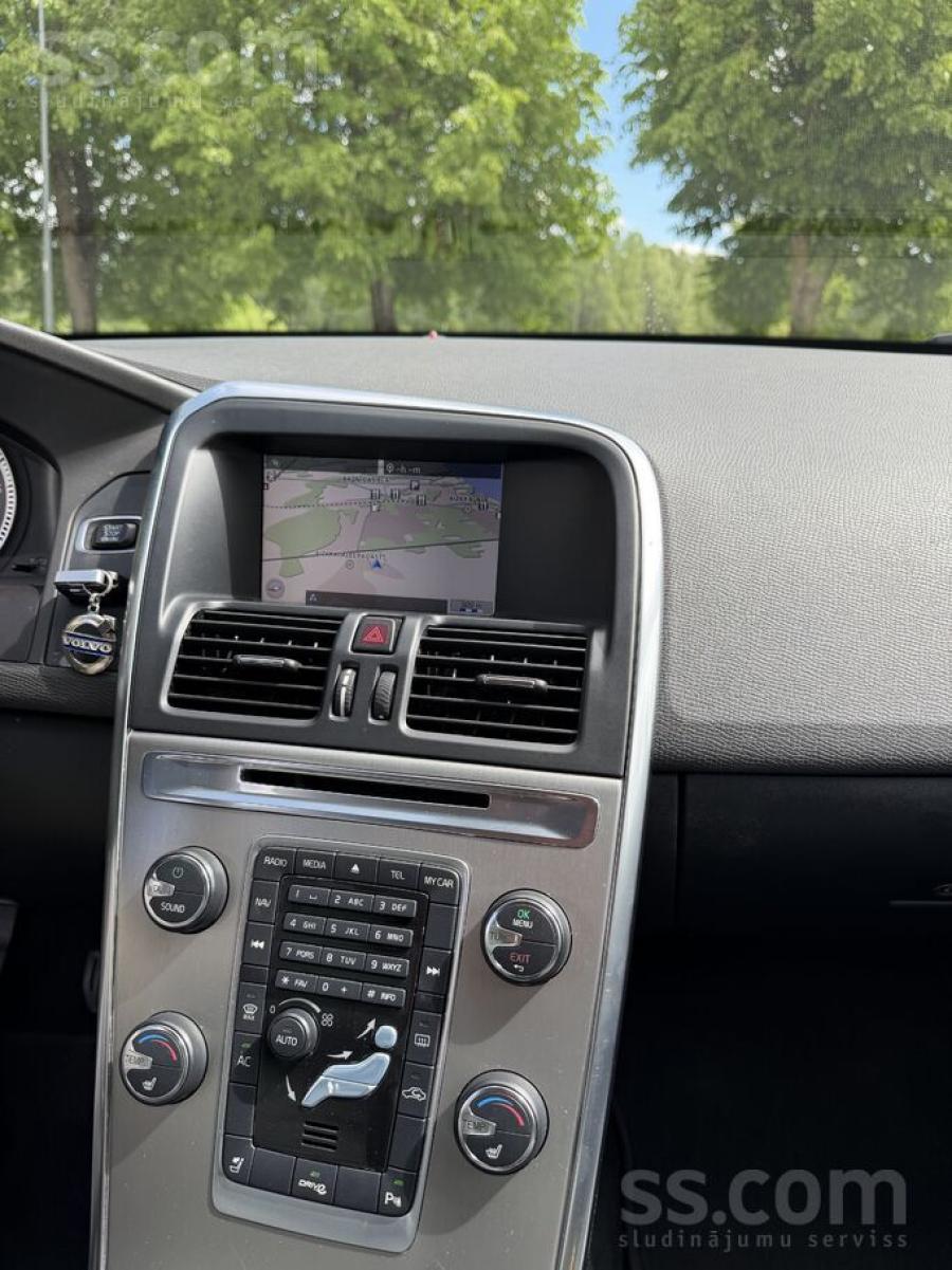 Melns Volvo XC60 2012 Aizkraukle, ar dzinēja tilpumu 2.00 L un nobraukumu 211 tūkst. km par 9970 €, foto 11 vietnē AUTOMOTO.COM.LV