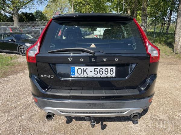 Melns Volvo XC60 2012 Rīga, ar dzinēja tilpumu 2.00 L un nobraukumu 372 tūkst. km par 8990 €, foto 4 vietnē AUTOMOTO.COM.LV
