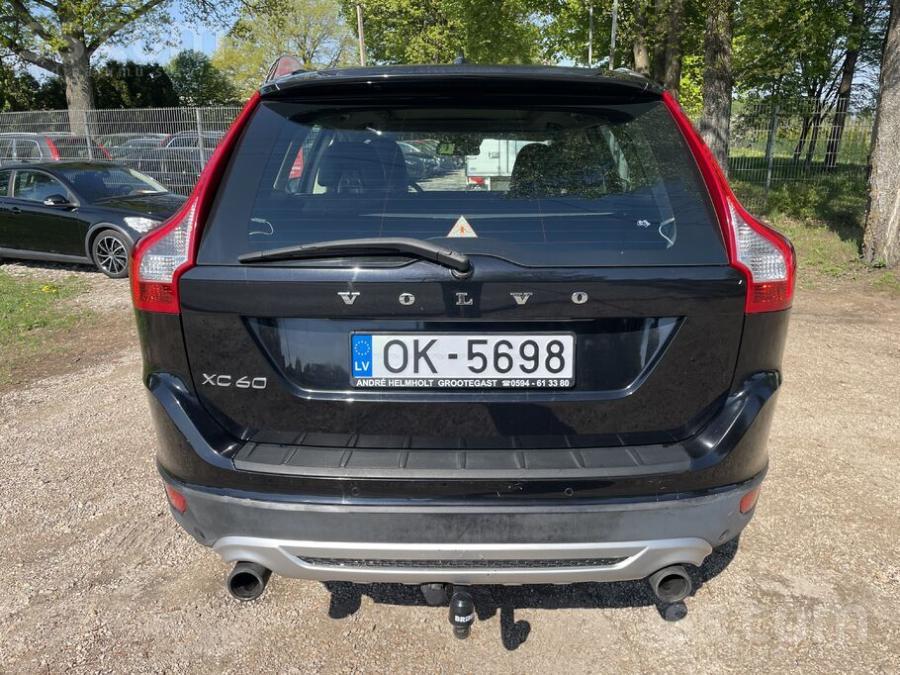 Black Volvo XC60 2012 in Riga, with an engine capacity of 2.00 L and mileage of 372 thousand km for 8990 €, photo 5 on AUTOMOTO.COM.LV