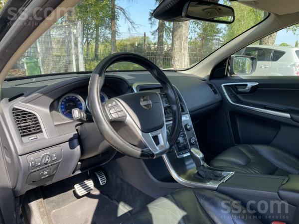 Melns Volvo XC60 2012 Rīga, ar dzinēja tilpumu 2.00 L un nobraukumu 372 tūkst. km par 8990 €, foto 10 vietnē AUTOMOTO.COM.LV