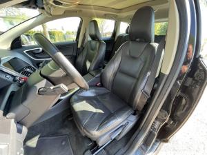 Black Volvo XC60 2012 in Riga, with an engine capacity of 2.00 L and mileage of 372 thousand km for 8990 €, photo 13 on AUTOMOTO.COM.LV