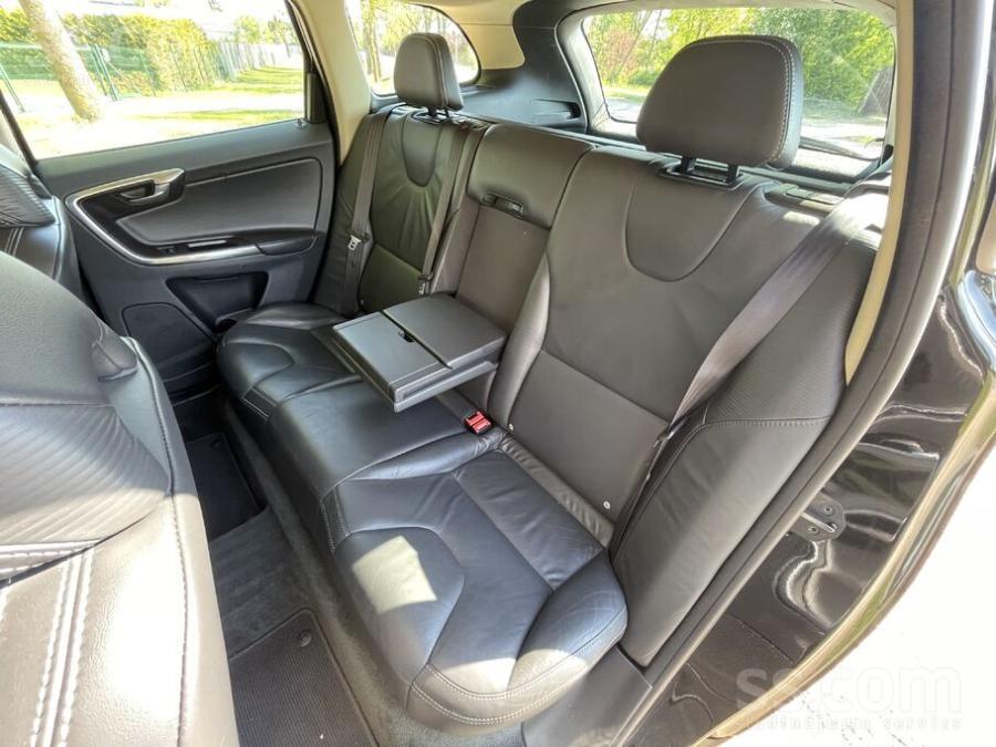 Black Volvo XC60 2012 in Riga, with an engine capacity of 2.00 L and mileage of 372 thousand km for 8990 €, photo 15 on AUTOMOTO.COM.LV