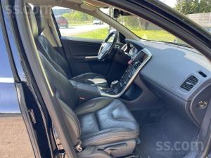Black Volvo XC60 2012 in Riga, with an engine capacity of 2.00 L and mileage of 372 thousand km for 8990 €, photo 19 on AUTOMOTO.COM.LV