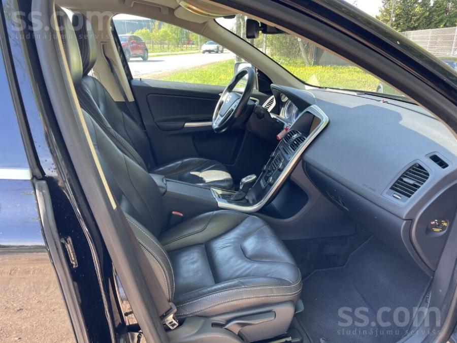 Black Volvo XC60 2012 in Riga, with an engine capacity of 2.00 L and mileage of 372 thousand km for 8990 €, photo 19 on AUTOMOTO.COM.LV