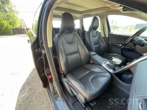 Black Volvo XC60 2012 in Riga, with an engine capacity of 2.00 L and mileage of 372 thousand km for 8990 €, photo 20 on AUTOMOTO.COM.LV