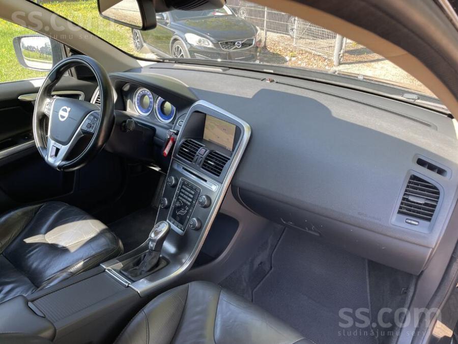 Black Volvo XC60 2012 in Riga, with an engine capacity of 2.00 L and mileage of 372 thousand km for 8990 €, photo 21 on AUTOMOTO.COM.LV