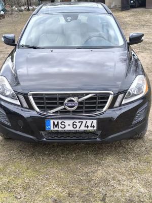 Black Volvo XC60 2012 in Cesis, with an engine capacity of 2.00 L and mileage of 301 thousand km for 7800 €, photo  on AUTOMOTO.COM.LV