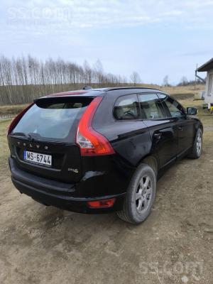 Black Volvo XC60 2012 in Cesis, with an engine capacity of 2.00 L and mileage of 301 thousand km for 7800 €, photo 3 on AUTOMOTO.COM.LV
