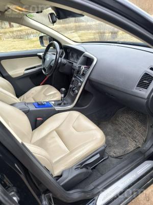 Black Volvo XC60 2012 in Cesis, with an engine capacity of 2.00 L and mileage of 301 thousand km for 7800 €, photo 4 on AUTOMOTO.COM.LV