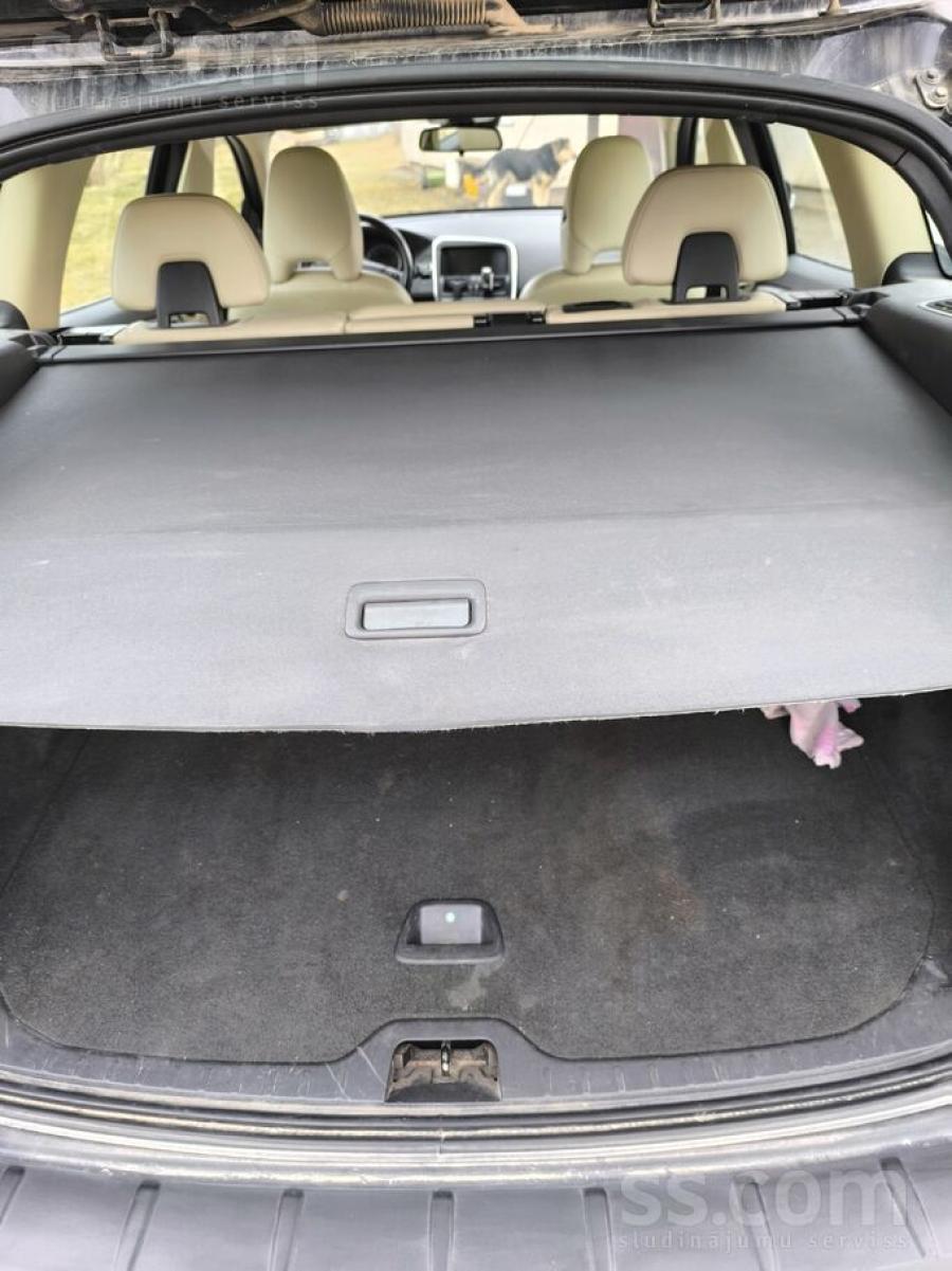Black Volvo XC60 2012 in Cesis, with an engine capacity of 2.00 L and mileage of 301 thousand km for 7800 €, photo 7 on AUTOMOTO.COM.LV