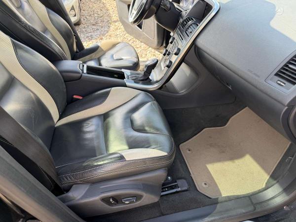 Melns Volvo XC60 2012 Utena, ar dzinēja tilpumu 2.40 L un nobraukumu 289 tūkst. km par 7990 €, foto 7 vietnē AUTOMOTO.COM.LV
