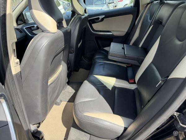 Melns Volvo XC60 2012 Utena, ar dzinēja tilpumu 2.40 L un nobraukumu 289 tūkst. km par 7990 €, foto 8 vietnē AUTOMOTO.COM.LV