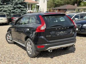 Black Volvo XC60 2012 in Utena, with an engine capacity of 2.40 L and mileage of 289 thousand km for 7990 €, photo 5 on AUTOMOTO.COM.LV