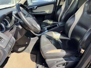 Black Volvo XC60 2012 in Utena, with an engine capacity of 2.40 L and mileage of 289 thousand km for 7990 €, photo 7 on AUTOMOTO.COM.LV
