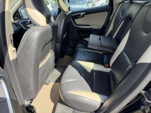 Black Volvo XC60 2012 in Utena, with an engine capacity of 2.40 L and mileage of 289 thousand km for 7990 €, photo 9 on AUTOMOTO.COM.LV