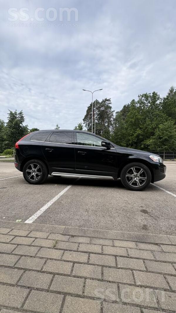 Melns Volvo XC60 2012 Ogre, ar dzinēja tilpumu 2.40 L un nobraukumu 239 tūkst. km par 9500 €, foto 5 vietnē AUTOMOTO.COM.LV