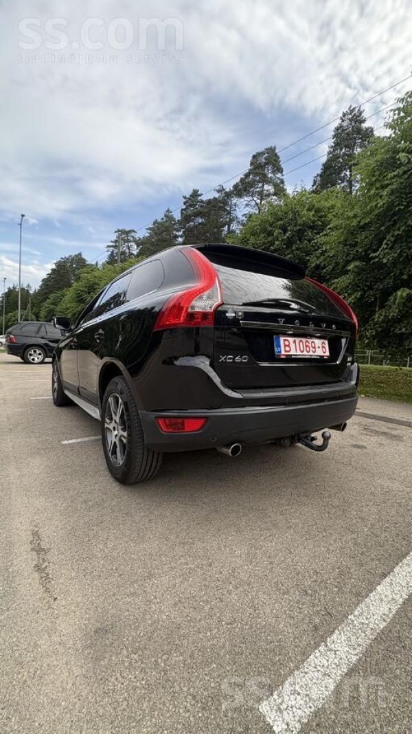 Melns Volvo XC60 2012 Ogre, ar dzinēja tilpumu 2.40 L un nobraukumu 239 tūkst. km par 9500 €, foto 6 vietnē AUTOMOTO.COM.LV
