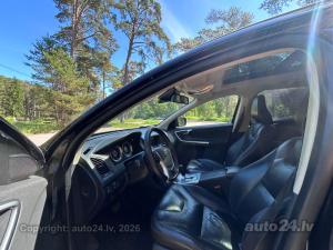 Black Volvo XC60 2012 in Tallinn, with an engine capacity of 2.40 L and mileage of 314 thousand km for 8600 €, photo 7 on AUTOMOTO.COM.LV