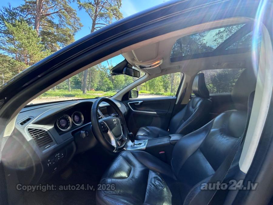 Black Volvo XC60 2012 in Tallinn, with an engine capacity of 2.40 L and mileage of 314 thousand km for 8600 €, photo 8 on AUTOMOTO.COM.LV