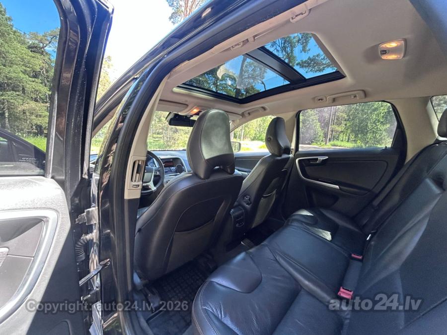 Black Volvo XC60 2012 in Tallinn, with an engine capacity of 2.40 L and mileage of 314 thousand km for 8600 €, photo 9 on AUTOMOTO.COM.LV