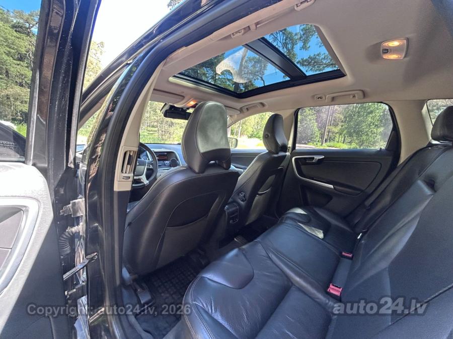 Black Volvo XC60 2012 in Tallinn, with an engine capacity of 2.40 L and mileage of 314 thousand km for 8600 €, photo 10 on AUTOMOTO.COM.LV