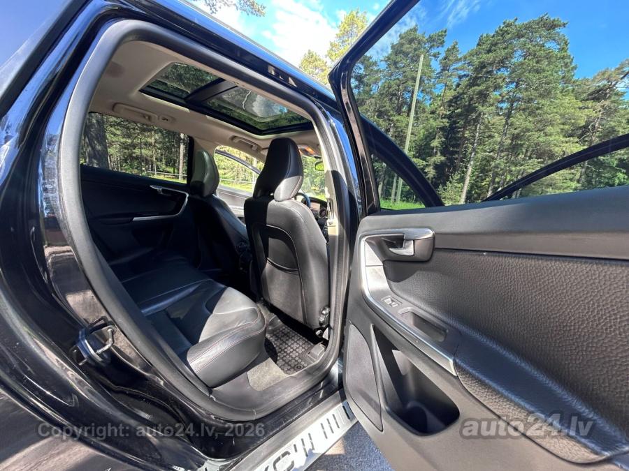 Black Volvo XC60 2012 in Tallinn, with an engine capacity of 2.40 L and mileage of 314 thousand km for 8600 €, photo 13 on AUTOMOTO.COM.LV
