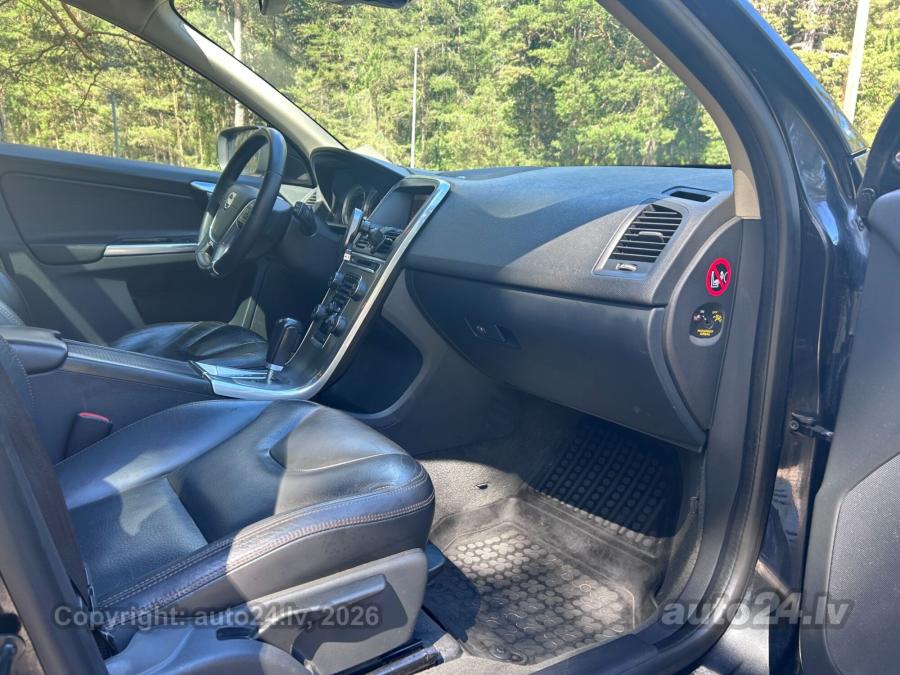 Black Volvo XC60 2012 in Tallinn, with an engine capacity of 2.40 L and mileage of 314 thousand km for 8600 €, photo 19 on AUTOMOTO.COM.LV