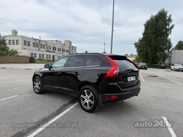 Melns Volvo XC60 2012 Tartu, ar dzinēja tilpumu 2.40 L un nobraukumu 185 tūkst. km par 12000 €, foto 7 vietnē AUTOMOTO.COM.LV