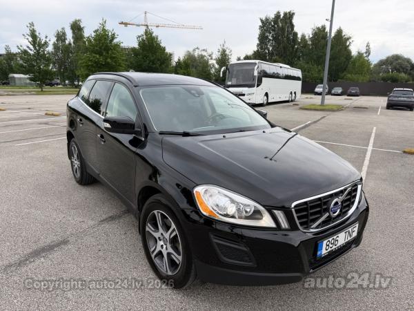 Melns Volvo XC60 2012 Tartu, ar dzinēja tilpumu 2.40 L un nobraukumu 185 tūkst. km par 12000 €, foto 8 vietnē AUTOMOTO.COM.LV