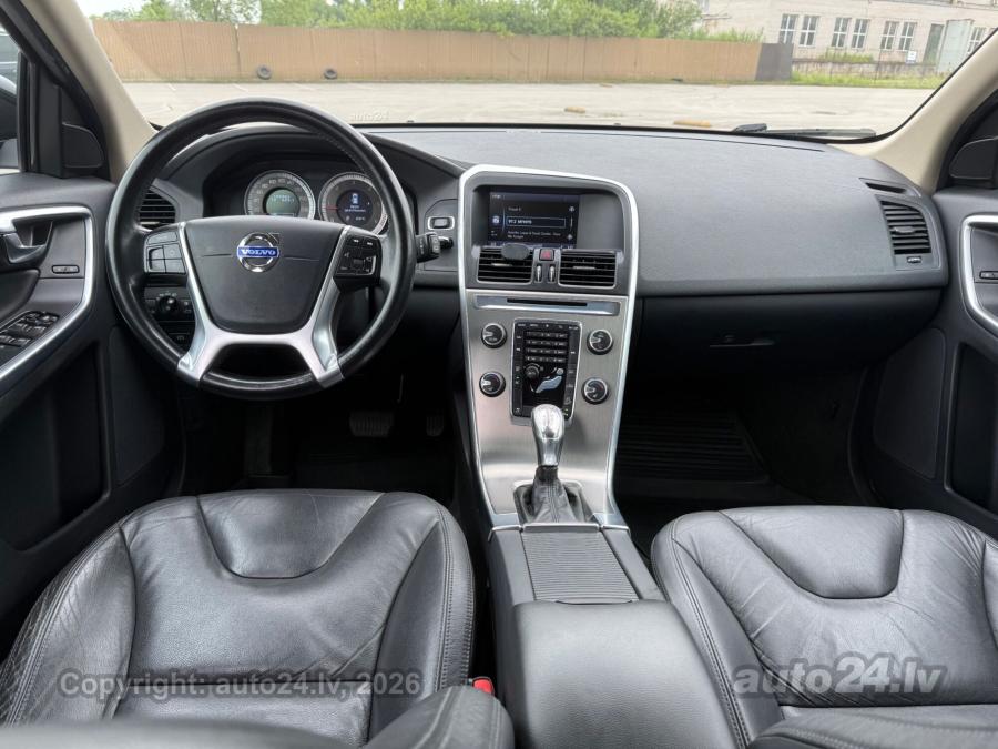 Black Volvo XC60 2012 in Tartu, with an engine capacity of 2.40 L and mileage of 185 thousand km for 12000 €, photo 13 on AUTOMOTO.COM.LV