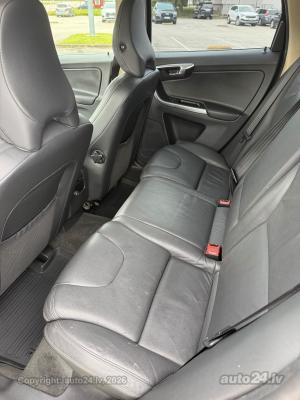 Black Volvo XC60 2012 in Tartu, with an engine capacity of 2.40 L and mileage of 185 thousand km for 12000 €, photo 15 on AUTOMOTO.COM.LV