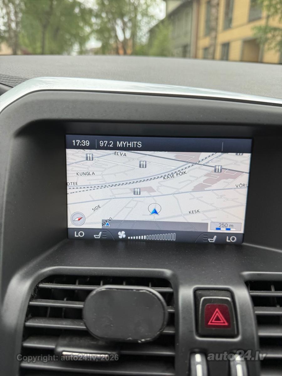 Black Volvo XC60 2012 in Tartu, with an engine capacity of 2.40 L and mileage of 185 thousand km for 12000 €, photo 20 on AUTOMOTO.COM.LV