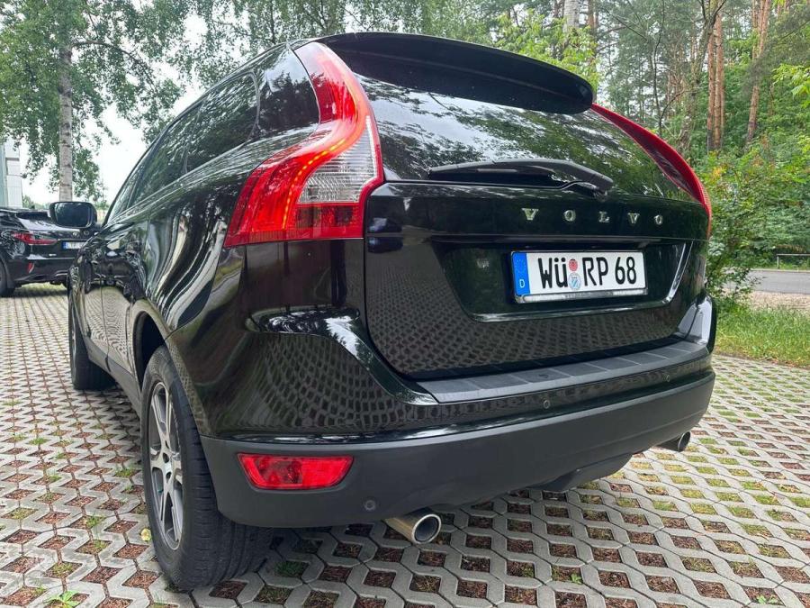 Black Volvo XC60 2012 in Vilnius, with an engine capacity of 2.40 L and mileage of 314 thousand km for 9950 €, photo 6 on AUTOMOTO.COM.LV