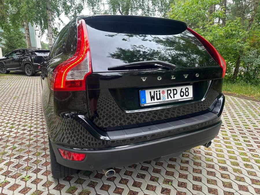 Black Volvo XC60 2012 in Vilnius, with an engine capacity of 2.40 L and mileage of 314 thousand km for 9950 €, photo 7 on AUTOMOTO.COM.LV