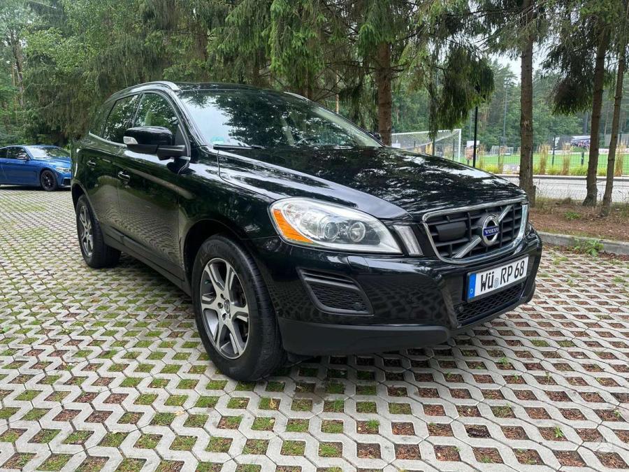Black Volvo XC60 2012 in Vilnius, with an engine capacity of 2.40 L and mileage of 314 thousand km for 9950 €, photo 11 on AUTOMOTO.COM.LV