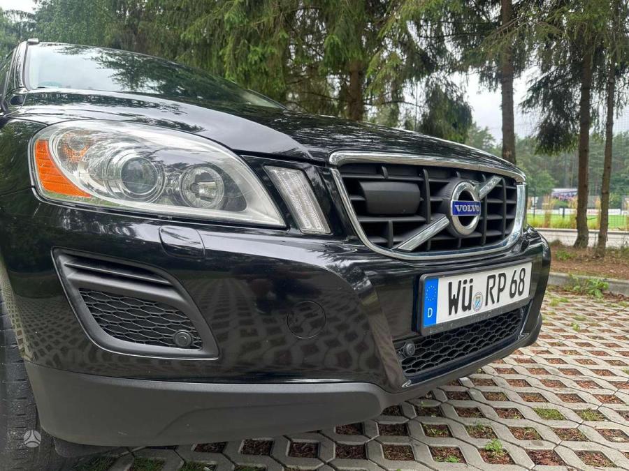 Black Volvo XC60 2012 in Vilnius, with an engine capacity of 2.40 L and mileage of 314 thousand km for 9950 €, photo 14 on AUTOMOTO.COM.LV
