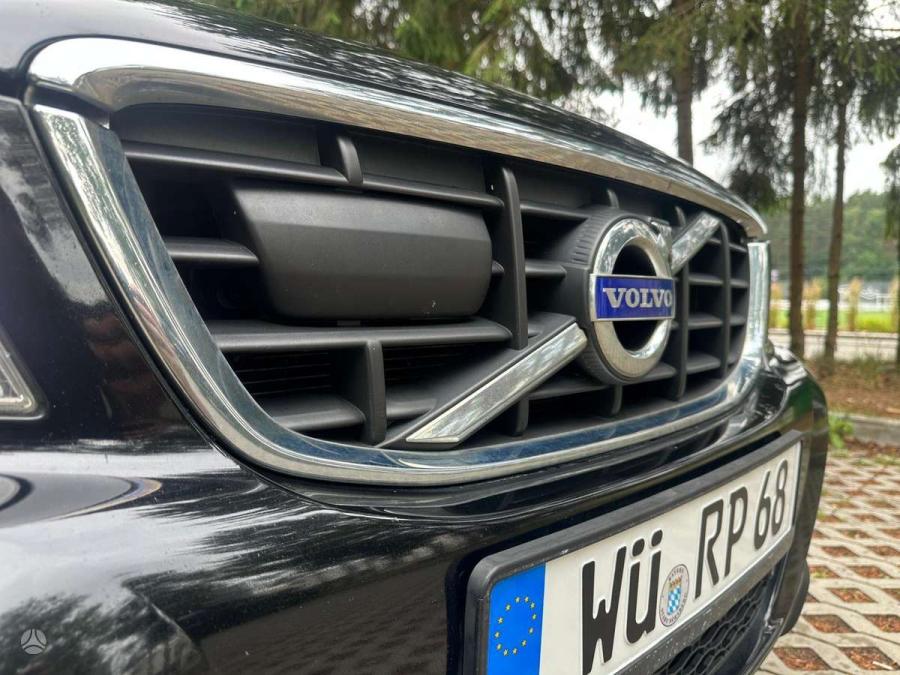 Black Volvo XC60 2012 in Vilnius, with an engine capacity of 2.40 L and mileage of 314 thousand km for 9950 €, photo 15 on AUTOMOTO.COM.LV