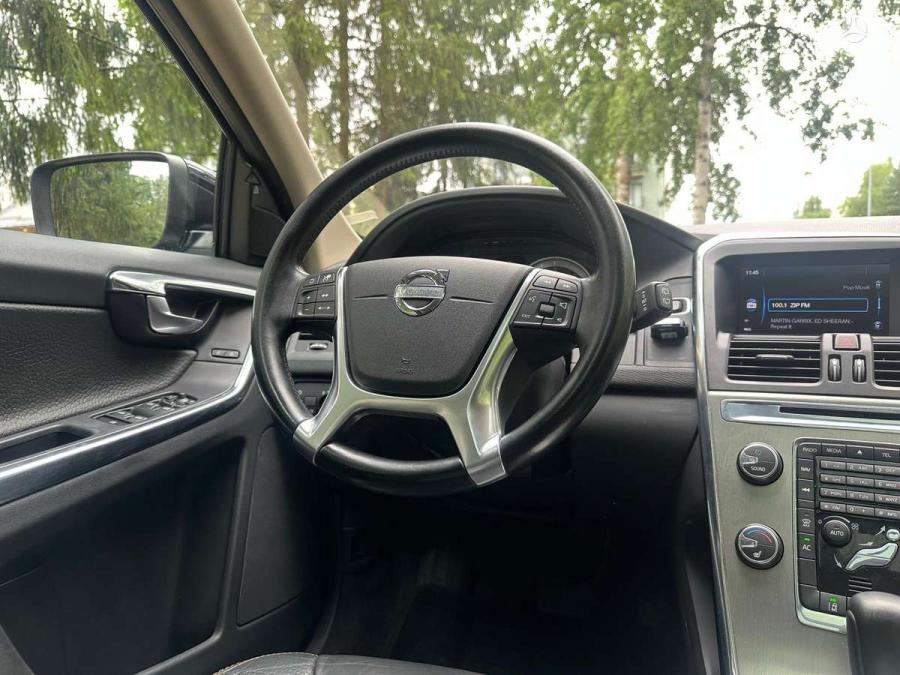 Black Volvo XC60 2012 in Vilnius, with an engine capacity of 2.40 L and mileage of 314 thousand km for 9950 €, photo 17 on AUTOMOTO.COM.LV