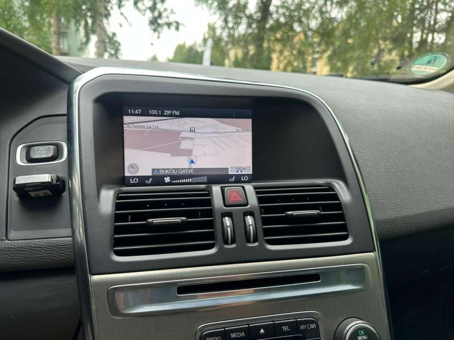 Black Volvo XC60 2012 in Vilnius, with an engine capacity of 2.40 L and mileage of 314 thousand km for 9950 €, photo 19 on AUTOMOTO.COM.LV