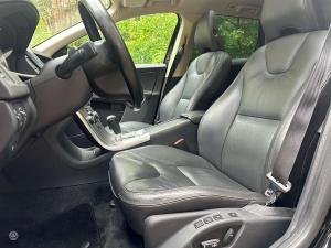 Black Volvo XC60 2012 in Vilnius, with an engine capacity of 2.40 L and mileage of 314 thousand km for 9950 €, photo 22 on AUTOMOTO.COM.LV