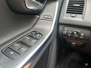 Black Volvo XC60 2012 in Vilnius, with an engine capacity of 2.40 L and mileage of 314 thousand km for 9950 €, photo 30 on AUTOMOTO.COM.LV